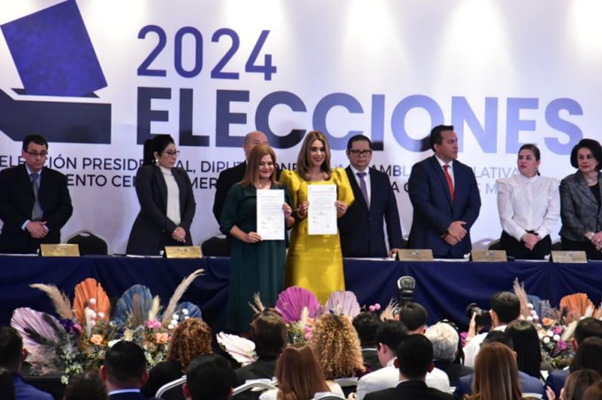 TSE entrega credenciales a los 60 diputados electos